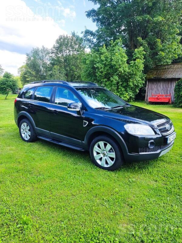 Black Chevrolet Captiva 2008 in Bauska, with an engine capacity of 2.00 L and mileage of 235 thousand km for 3850 €, photo 8 on AUTOMOTO.COM.LV