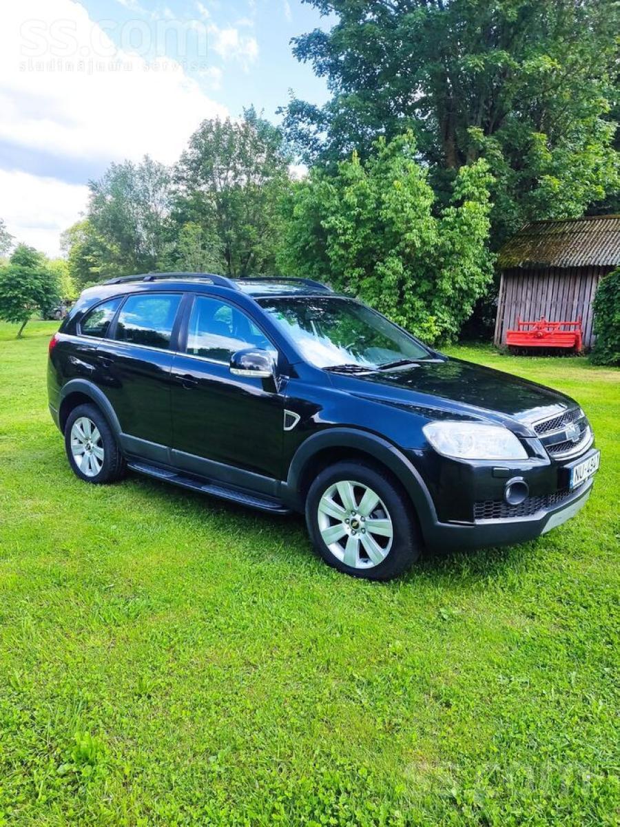 Black Chevrolet Captiva 2008 in Bauska, with an engine capacity of 2.00 L and mileage of 235 thousand km for 3850 €, photo 8 on AUTOMOTO.COM.LV