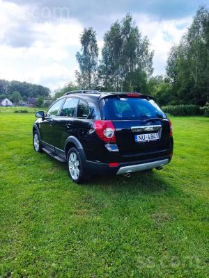 Black Chevrolet Captiva 2008 in Bauska, with an engine capacity of 2.00 L and mileage of 235 thousand km for 3850 €, photo 11 on AUTOMOTO.COM.LV