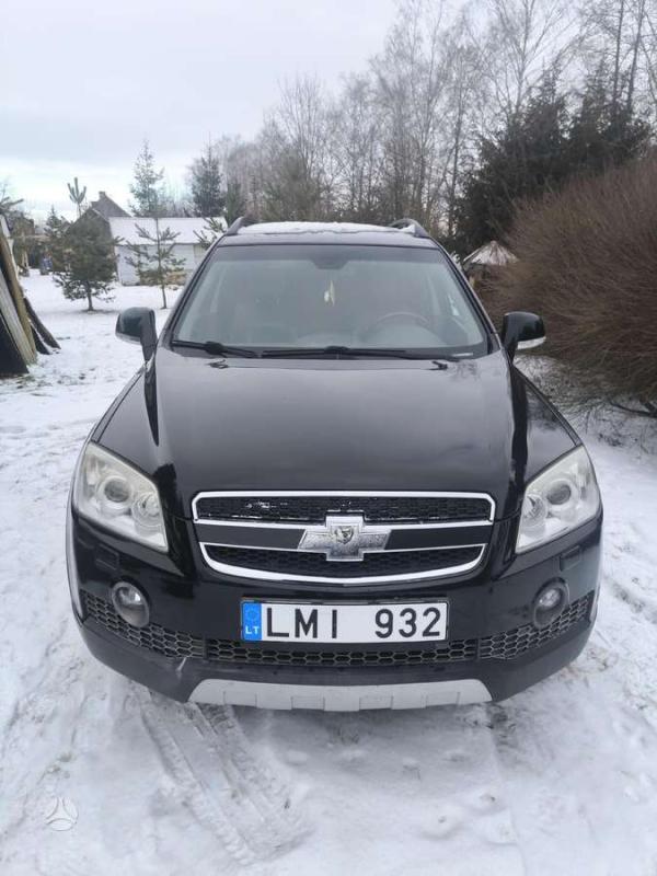 Black Chevrolet Captiva 2008 in Marijampole, with an engine capacity of 2.40 L and mileage of 290 thousand km for 3000 €, photo 1 on AUTOMOTO.COM.LV