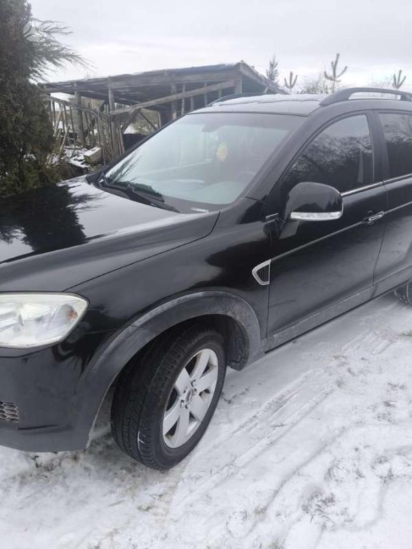 Black Chevrolet Captiva 2008 in Marijampole, with an engine capacity of 2.40 L and mileage of 290 thousand km for 3000 €, photo 3 on AUTOMOTO.COM.LV