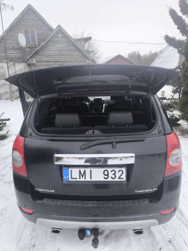 Black Chevrolet Captiva 2008 in Marijampole, with an engine capacity of 2.40 L and mileage of 290 thousand km for 3000 €, photo 7 on AUTOMOTO.COM.LV