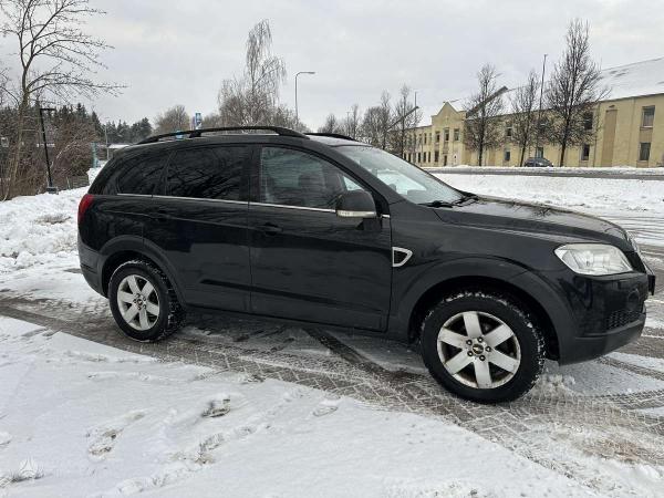 Black Chevrolet Captiva 2008 in Anyksciai, with an engine capacity of 1.99 L and mileage of 281 thousand km for 3600 €, photo 4 on AUTOMOTO.COM.LV