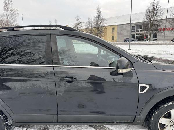 Black Chevrolet Captiva 2008 in Anyksciai, with an engine capacity of 1.99 L and mileage of 281 thousand km for 3600 €, photo 6 on AUTOMOTO.COM.LV