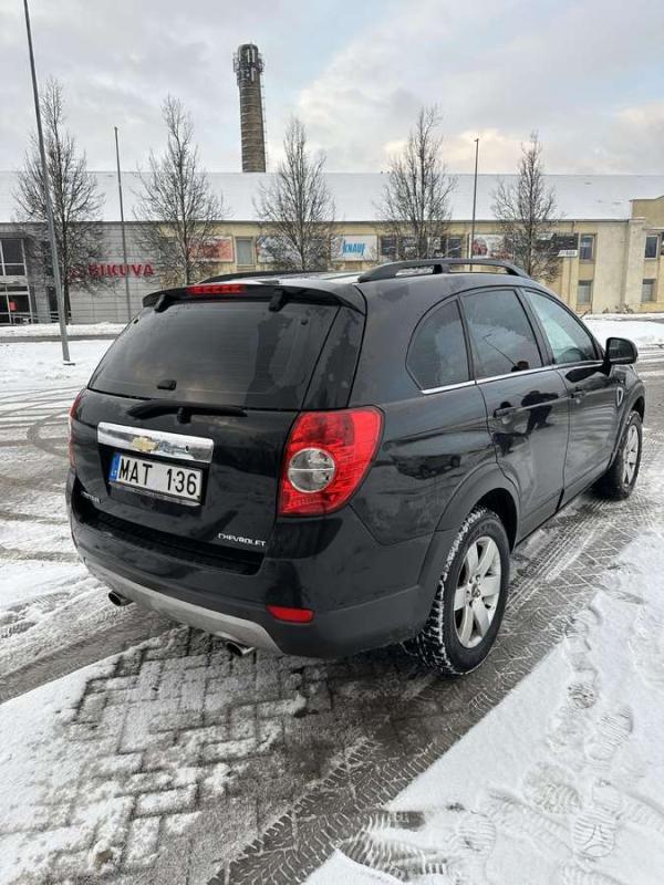 Black Chevrolet Captiva 2008 in Anyksciai, with an engine capacity of 1.99 L and mileage of 281 thousand km for 3600 €, photo 8 on AUTOMOTO.COM.LV