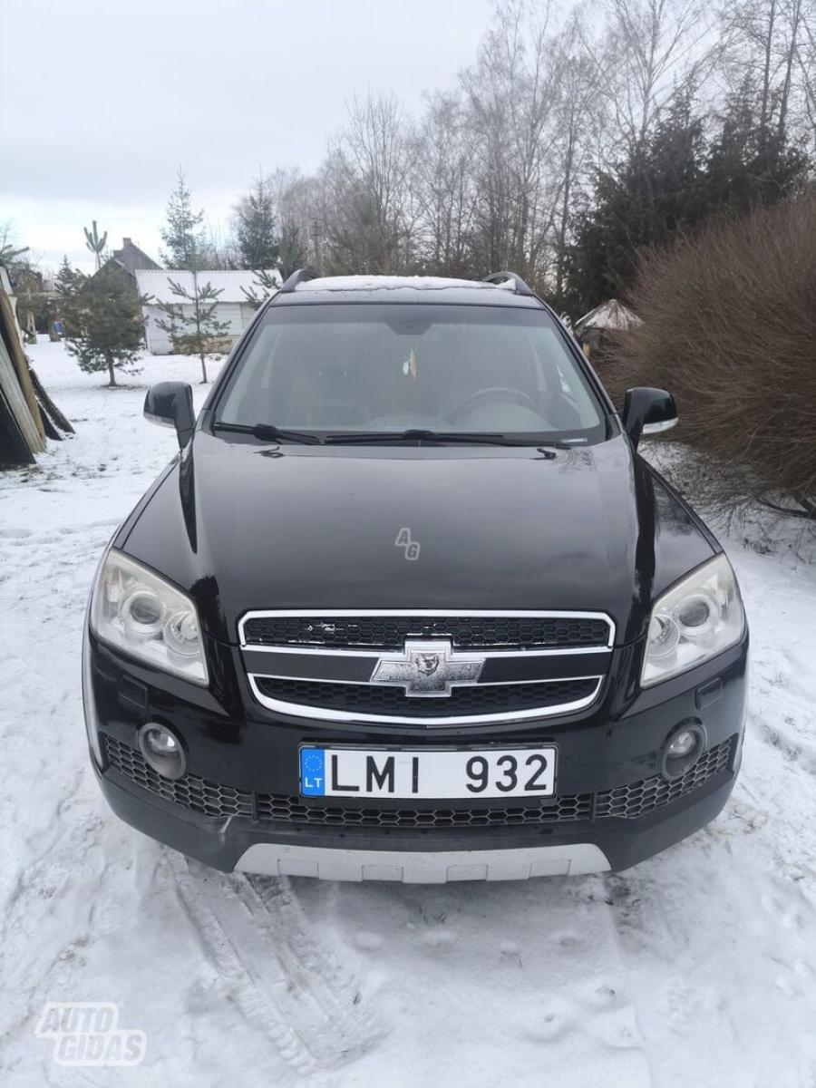 Black Chevrolet Captiva 2008 in Marijampole, with an engine capacity of 2.40 L and mileage of 290 thousand km for 3000 €, photo 1 on AUTOMOTO.COM.LV