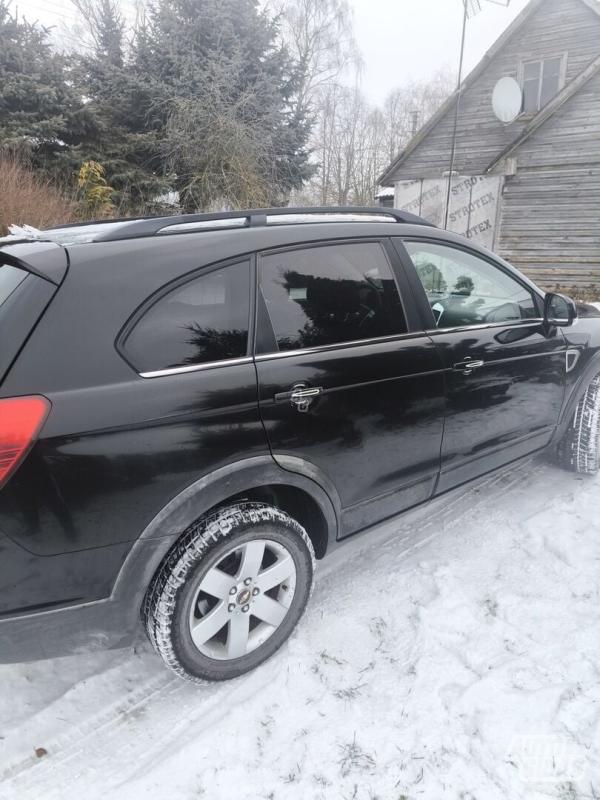 Black Chevrolet Captiva 2008 in Marijampole, with an engine capacity of 2.40 L and mileage of 290 thousand km for 3000 €, photo 5 on AUTOMOTO.COM.LV