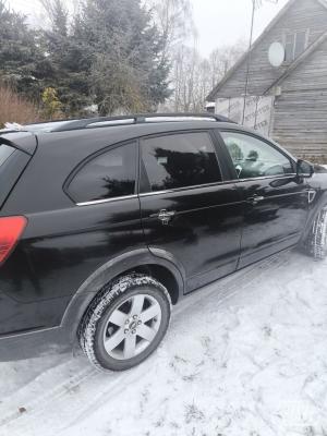 Black Chevrolet Captiva 2008 in Marijampole, with an engine capacity of 2.40 L and mileage of 290 thousand km for 3000 €, photo 5 on AUTOMOTO.COM.LV