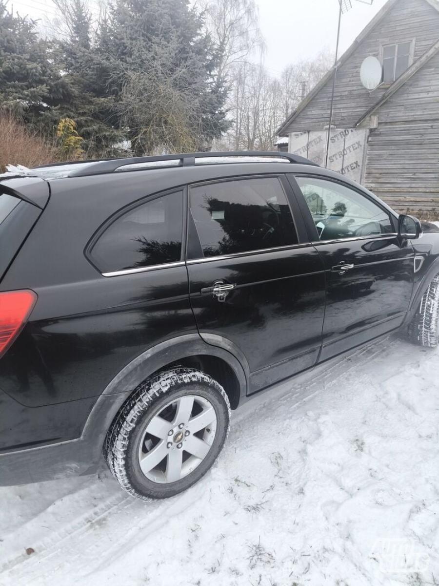 Black Chevrolet Captiva 2008 in Marijampole, with an engine capacity of 2.40 L and mileage of 290 thousand km for 3000 €, photo 5 on AUTOMOTO.COM.LV