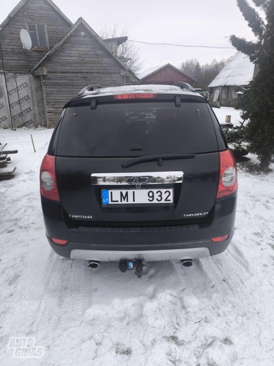 Black Chevrolet Captiva 2008 in Marijampole, with an engine capacity of 2.40 L and mileage of 290 thousand km for 3000 €, photo 6 on AUTOMOTO.COM.LV