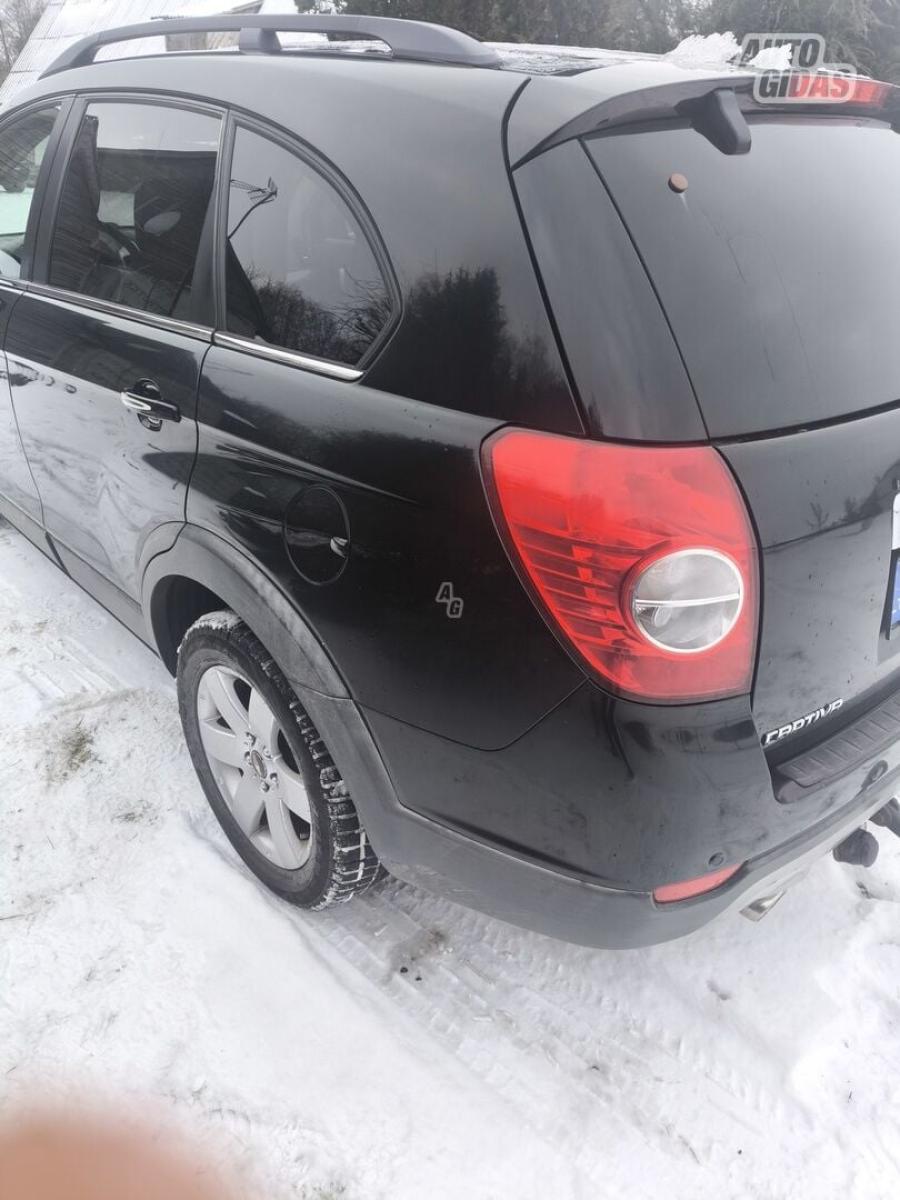 Black Chevrolet Captiva 2008 in Marijampole, with an engine capacity of 2.40 L and mileage of 290 thousand km for 3000 €, photo 7 on AUTOMOTO.COM.LV