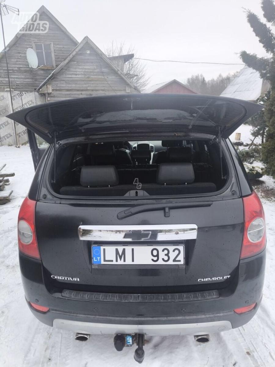 Black Chevrolet Captiva 2008 in Marijampole, with an engine capacity of 2.40 L and mileage of 290 thousand km for 3000 €, photo 8 on AUTOMOTO.COM.LV