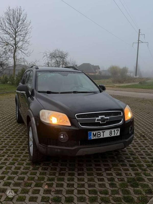 Melns Chevrolet Captiva 2008 Panevēža, ar dzinēja tilpumu 1.99 L un nobraukumu 320 tūkst. km par 3500 €, foto 1 vietnē AUTOMOTO.COM.LV