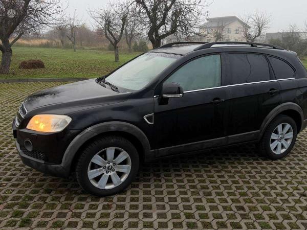 Melns Chevrolet Captiva 2008 Panevēža, ar dzinēja tilpumu 1.99 L un nobraukumu 320 tūkst. km par 3500 €, foto 10 vietnē AUTOMOTO.COM.LV