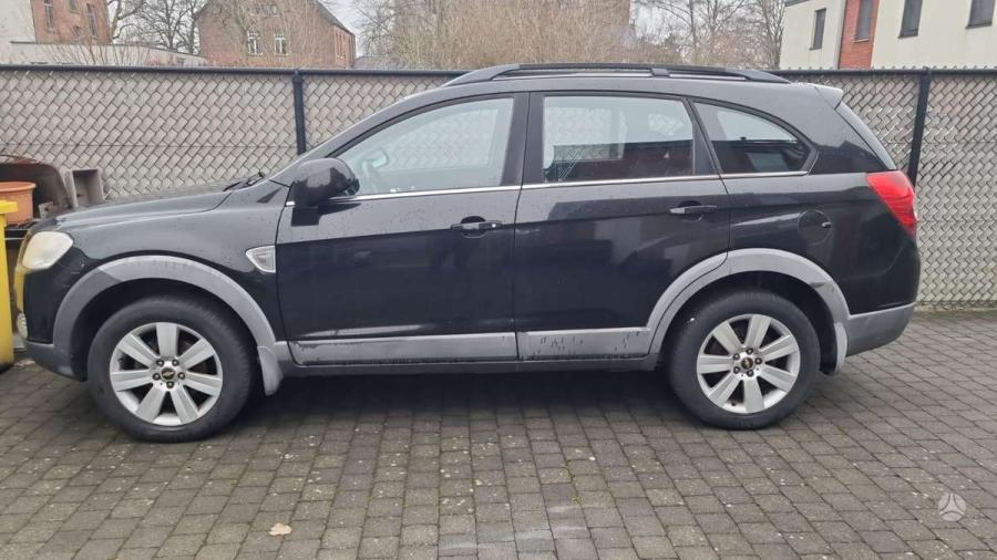 Melns Chevrolet Captiva 2008 Marijampole, ar dzinēja tilpumu 2.41 L un nobraukumu 222 tūkst. km par 2650 €, foto 3 vietnē AUTOMOTO.COM.LV