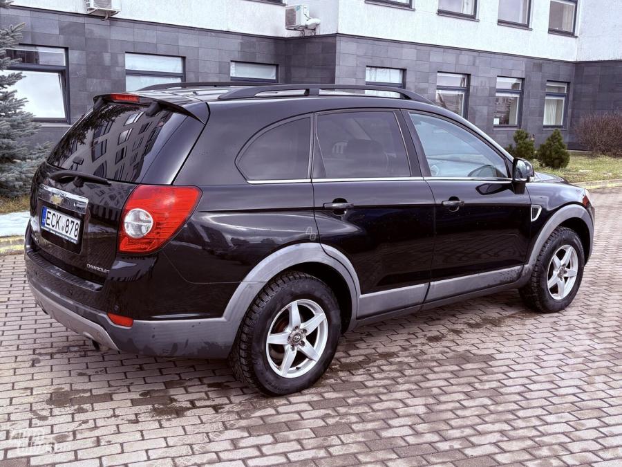 Black Chevrolet Captiva 2008 in Vilnius, with an engine capacity of 2.00 L and mileage of 253 thousand km for 2500 €, photo 3 on AUTOMOTO.COM.LV