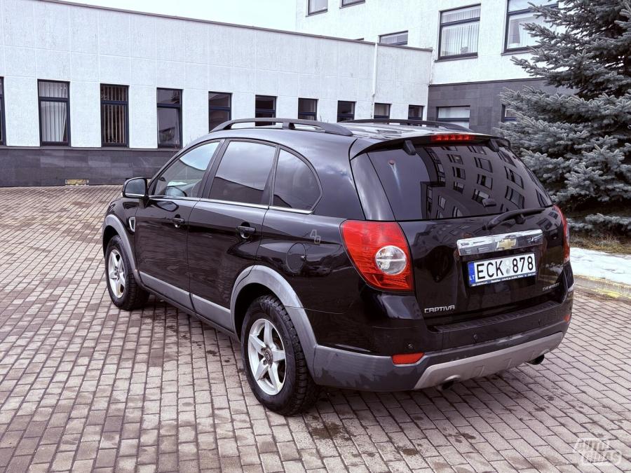 Black Chevrolet Captiva 2008 in Vilnius, with an engine capacity of 2.00 L and mileage of 253 thousand km for 2500 €, photo 4 on AUTOMOTO.COM.LV