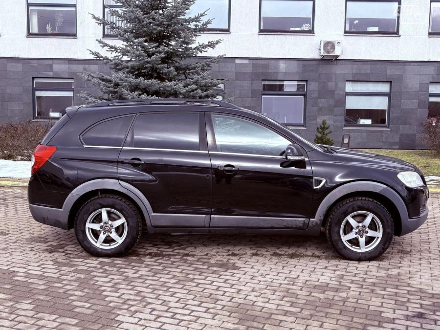 Black Chevrolet Captiva 2008 in Vilnius, with an engine capacity of 2.00 L and mileage of 253 thousand km for 2500 €, photo 5 on AUTOMOTO.COM.LV