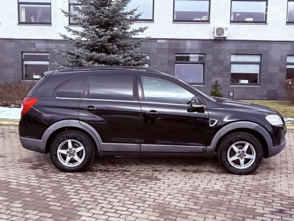 Melns Chevrolet Captiva 2008 Viļņa, ar dzinēja tilpumu 2.00 L un nobraukumu 256 tūkst. km par 2500 €, foto 1 vietnē AUTOMOTO.COM.LV