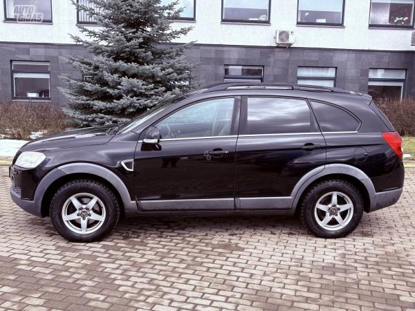 Melns Chevrolet Captiva 2008 Viļņa, ar dzinēja tilpumu 2.00 L un nobraukumu 256 tūkst. km par 2500 €, foto 2 vietnē AUTOMOTO.COM.LV