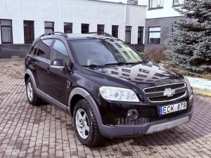 Black Chevrolet Captiva 2008 in Vilnius, with an engine capacity of 2.00 L and mileage of 256 thousand km for 2500 €, photo 3 on AUTOMOTO.COM.LV