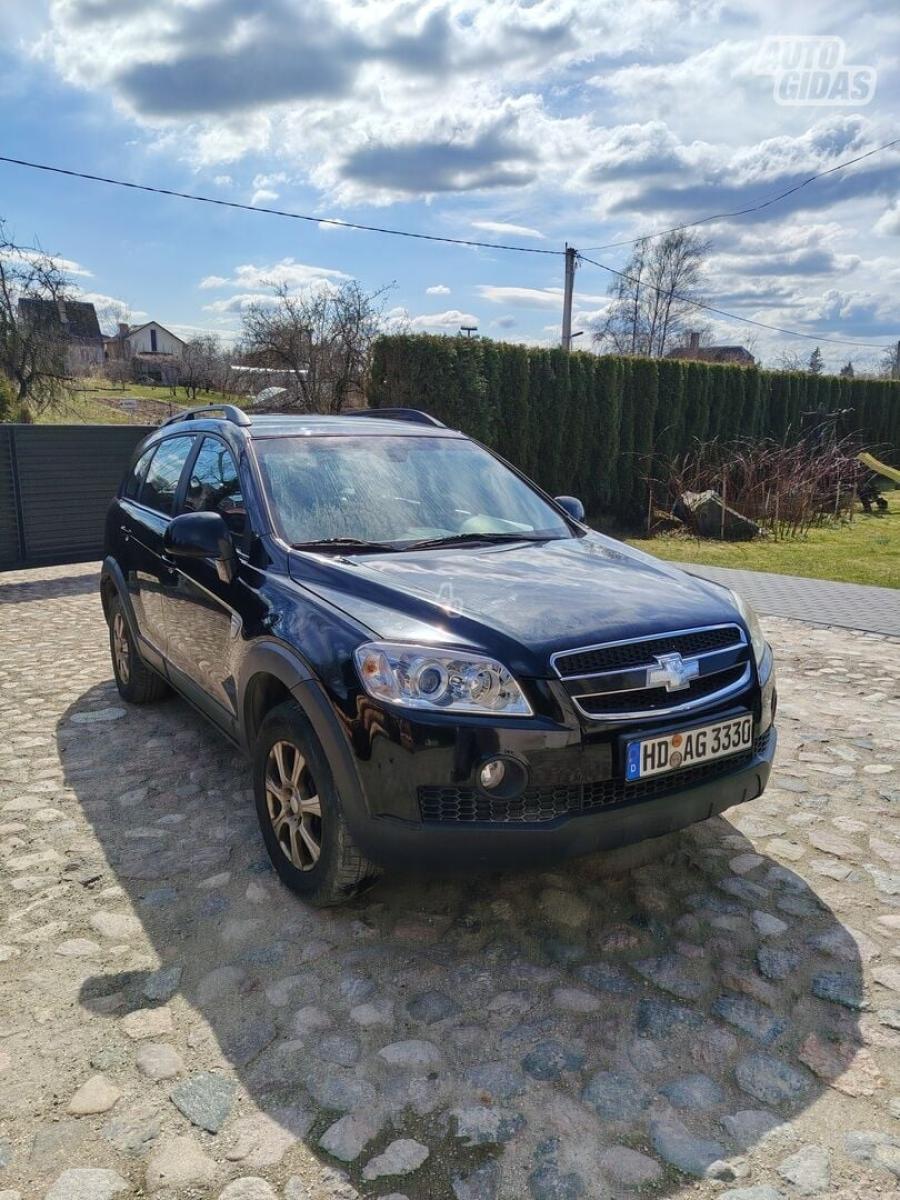 Black Chevrolet Captiva 2008 in Ukmerge, with an engine capacity of 2.00 L and mileage of 236 thousand km for 1800 €, photo 3 on AUTOMOTO.COM.LV