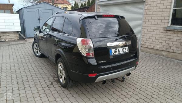 Melns Chevrolet Captiva 2008 Kauņa, ar dzinēja tilpumu 2.00 L un nobraukumu 206 tūkst. km par 4200 €, foto 3 vietnē AUTOMOTO.COM.LV