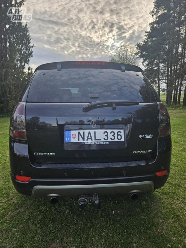 Black Chevrolet Captiva 2008 in Panevezys, with an engine capacity of 2.00 L and mileage of 199 thousand km for 3700 €, photo 4 on AUTOMOTO.COM.LV