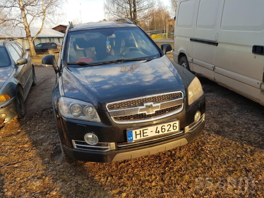 Black Chevrolet Captiva 2008 in Ogre, with an engine capacity of 2.00 L and mileage of 198 thousand km for 1750 €, photo 1 on AUTOMOTO.COM.LV