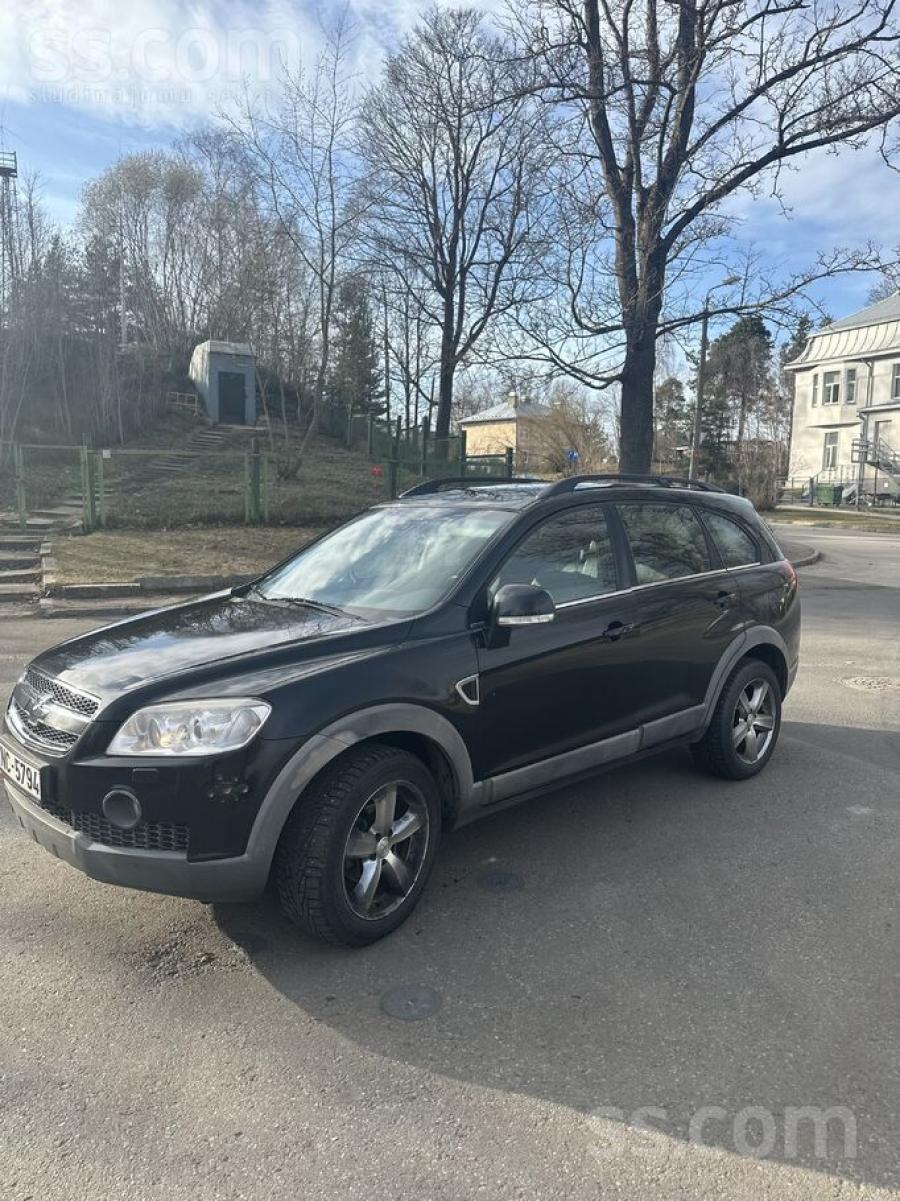 Black Chevrolet Captiva 2008 in Riga, with an engine capacity of 1.90 L and mileage of 24 thousand km for 2000 €, photo 3 on AUTOMOTO.COM.LV