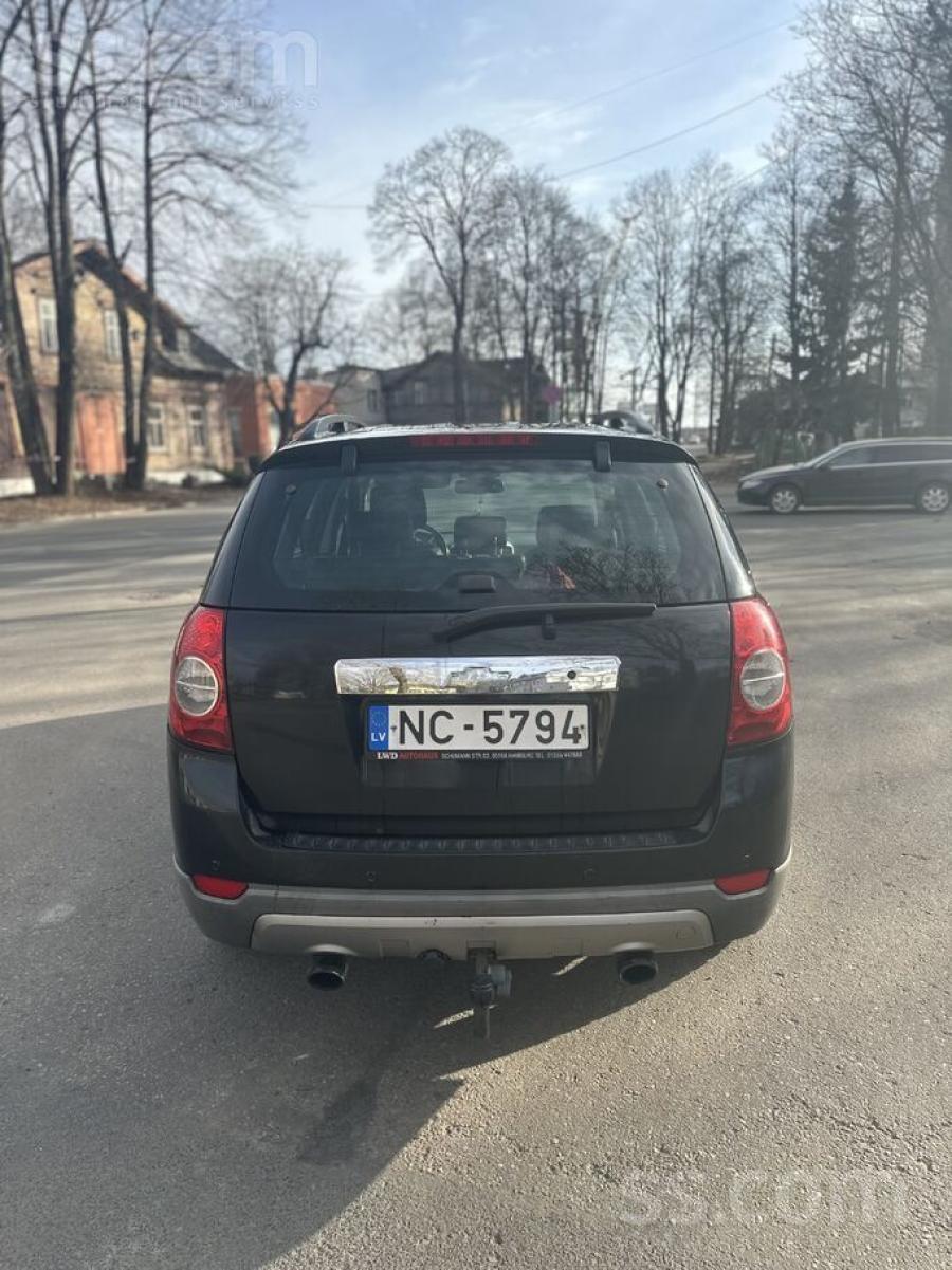 Black Chevrolet Captiva 2008 in Riga, with an engine capacity of 1.90 L and mileage of 24 thousand km for 2000 €, photo 4 on AUTOMOTO.COM.LV