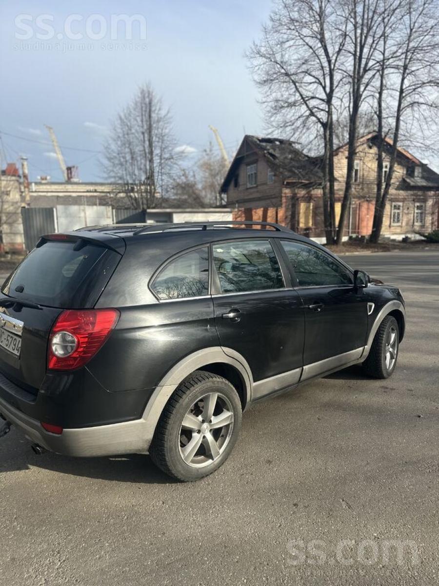 Black Chevrolet Captiva 2008 in Riga, with an engine capacity of 1.90 L and mileage of 24 thousand km for 2000 €, photo 5 on AUTOMOTO.COM.LV
