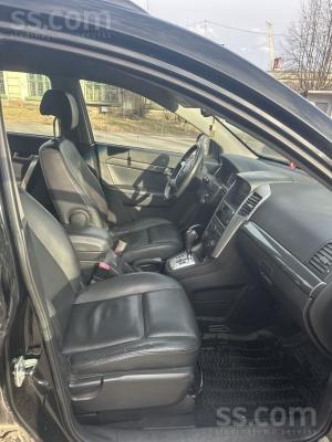 Black Chevrolet Captiva 2008 in Riga, with an engine capacity of 1.90 L and mileage of 24 thousand km for 2000 €, photo 6 on AUTOMOTO.COM.LV
