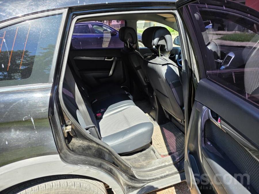 Black Chevrolet Captiva 2008 in Liepaja, with an engine capacity of 2.00 L and mileage of 251 thousand km for 1750 €, photo 9 on AUTOMOTO.COM.LV