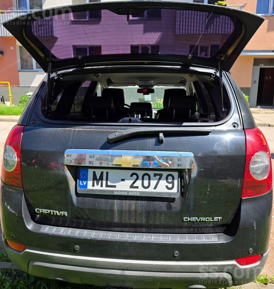 Black Chevrolet Captiva 2008 in Liepaja, with an engine capacity of 2.00 L and mileage of 251 thousand km for 1750 €, photo 11 on AUTOMOTO.COM.LV