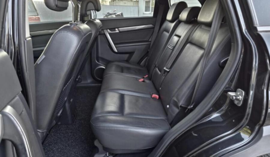 Melns Chevrolet Captiva 2008 Rīga, ar dzinēja tilpumu 2.00 L un nobraukumu 261 tūkst. km par 5490 €, foto 18 vietnē AUTOMOTO.COM.LV