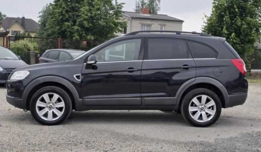 Melns Chevrolet Captiva 2008 Rīga, ar dzinēja tilpumu 2.00 L un nobraukumu 261 tūkst. km par 5490 €, foto 22 vietnē AUTOMOTO.COM.LV