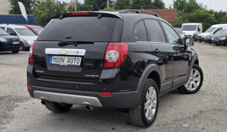Melns Chevrolet Captiva 2008 Rīga, ar dzinēja tilpumu 2.00 L un nobraukumu 261 tūkst. km par 5490 €, foto 29 vietnē AUTOMOTO.COM.LV