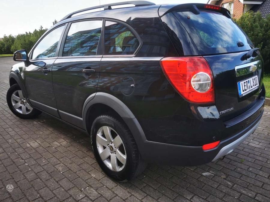Melns Chevrolet Captiva 2008 Klaipėda, ar dzinēja tilpumu 2.00 L un nobraukumu 194 tūkst. km par 3450 €, foto 5 vietnē AUTOMOTO.COM.LV