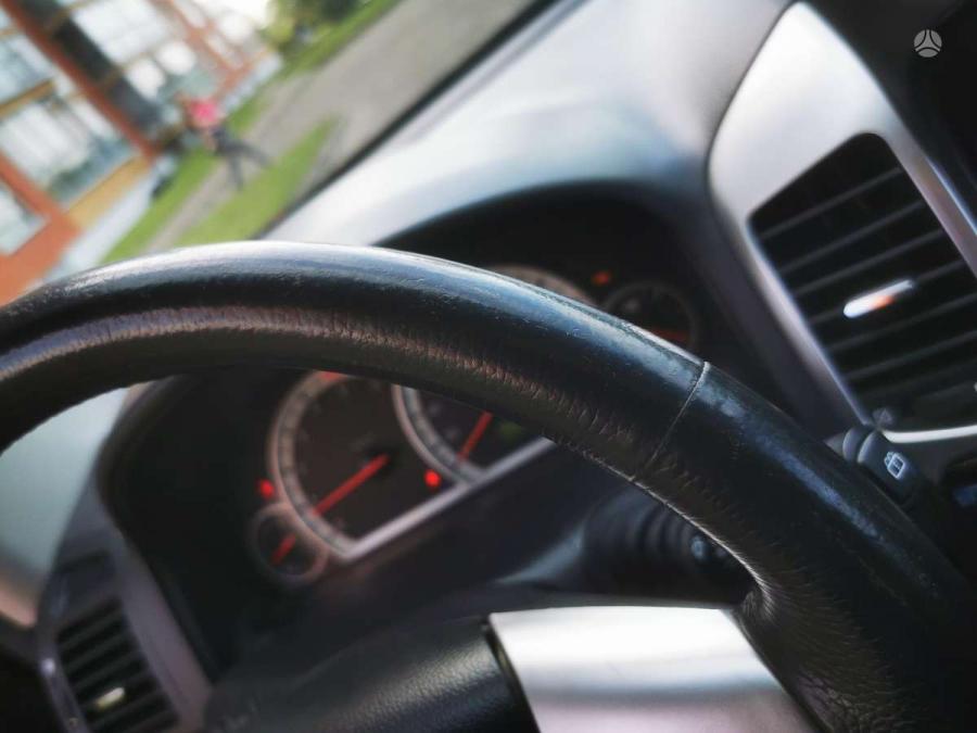 Melns Chevrolet Captiva 2008 Klaipėda, ar dzinēja tilpumu 2.00 L un nobraukumu 194 tūkst. km par 3450 €, foto 25 vietnē AUTOMOTO.COM.LV