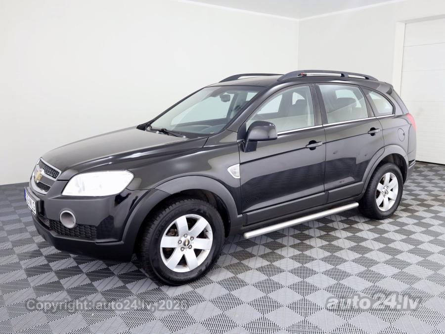 Black Chevrolet Captiva 2008 in Tallinn, with an engine capacity of 2.00 L and mileage of 299 thousand km for 2399 €, photo 3 on AUTOMOTO.COM.LV