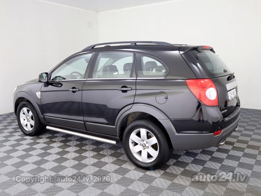 Black Chevrolet Captiva 2008 in Tallinn, with an engine capacity of 2.00 L and mileage of 299 thousand km for 2399 €, photo 5 on AUTOMOTO.COM.LV