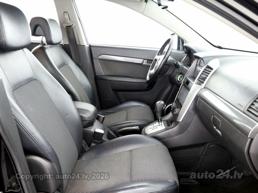 Black Chevrolet Captiva 2008 in Tallinn, with an engine capacity of 2.00 L and mileage of 299 thousand km for 2399 €, photo 7 on AUTOMOTO.COM.LV