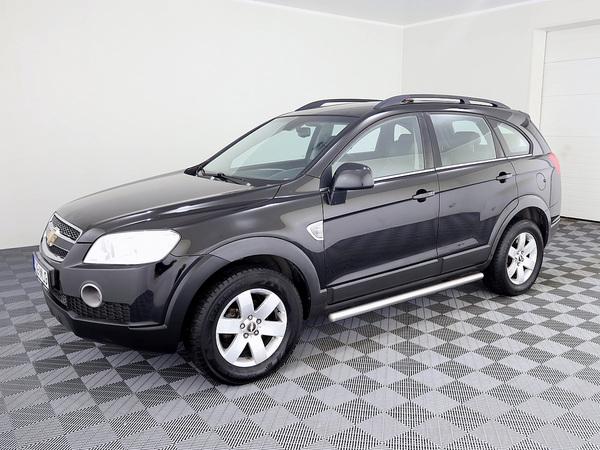 Black Chevrolet Captiva 2008 in Tallinn, with an engine capacity of 2.00 L and mileage of 299 thousand km for 2399 €, photo 2 on AUTOMOTO.COM.LV