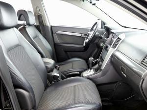 Melns Chevrolet Captiva 2008 Tallina, ar dzinēja tilpumu 2.00 L un nobraukumu 299 tūkst. km par 2399 €, foto 7 vietnē AUTOMOTO.COM.LV