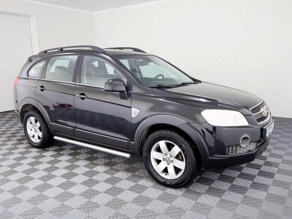 Black Chevrolet Captiva 2008 in Tallinn, with an engine capacity of 2.00 L and mileage of 299 thousand km for 2399 €, photo 9 on AUTOMOTO.COM.LV