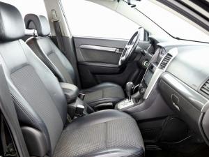 Melns Chevrolet Captiva 2008 Tallina, ar dzinēja tilpumu 2.00 L un nobraukumu 299 tūkst. km par 2399 €, foto 15 vietnē AUTOMOTO.COM.LV
