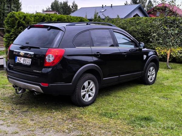 Black Chevrolet Captiva 2008 in Riga, with an engine capacity of 2.00 L and mileage of 302 thousand km for 4100 €, photo 4 on AUTOMOTO.COM.LV