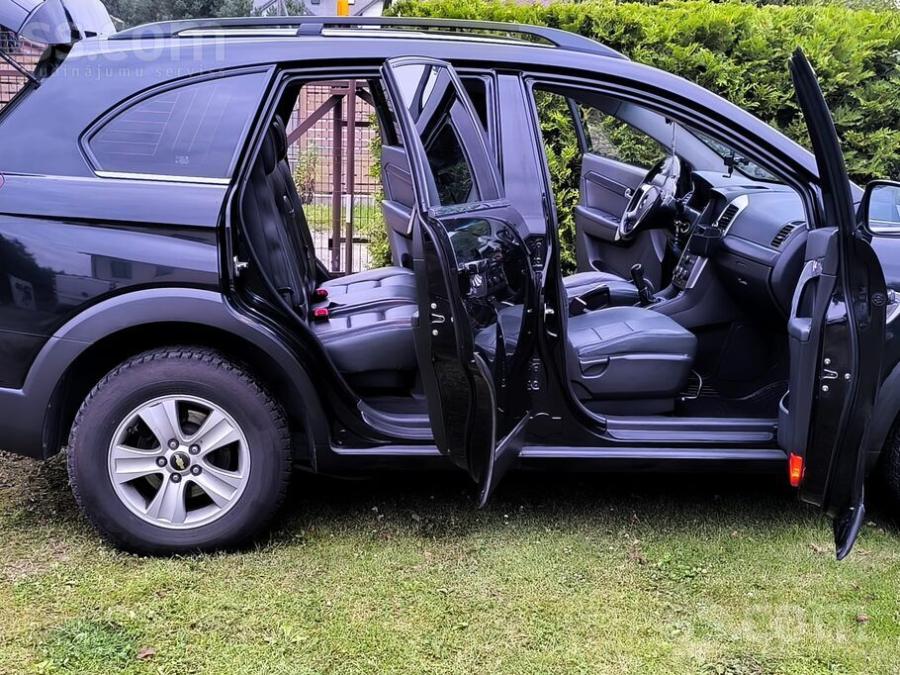 Black Chevrolet Captiva 2008 in Riga, with an engine capacity of 2.00 L and mileage of 302 thousand km for 4100 €, photo 6 on AUTOMOTO.COM.LV