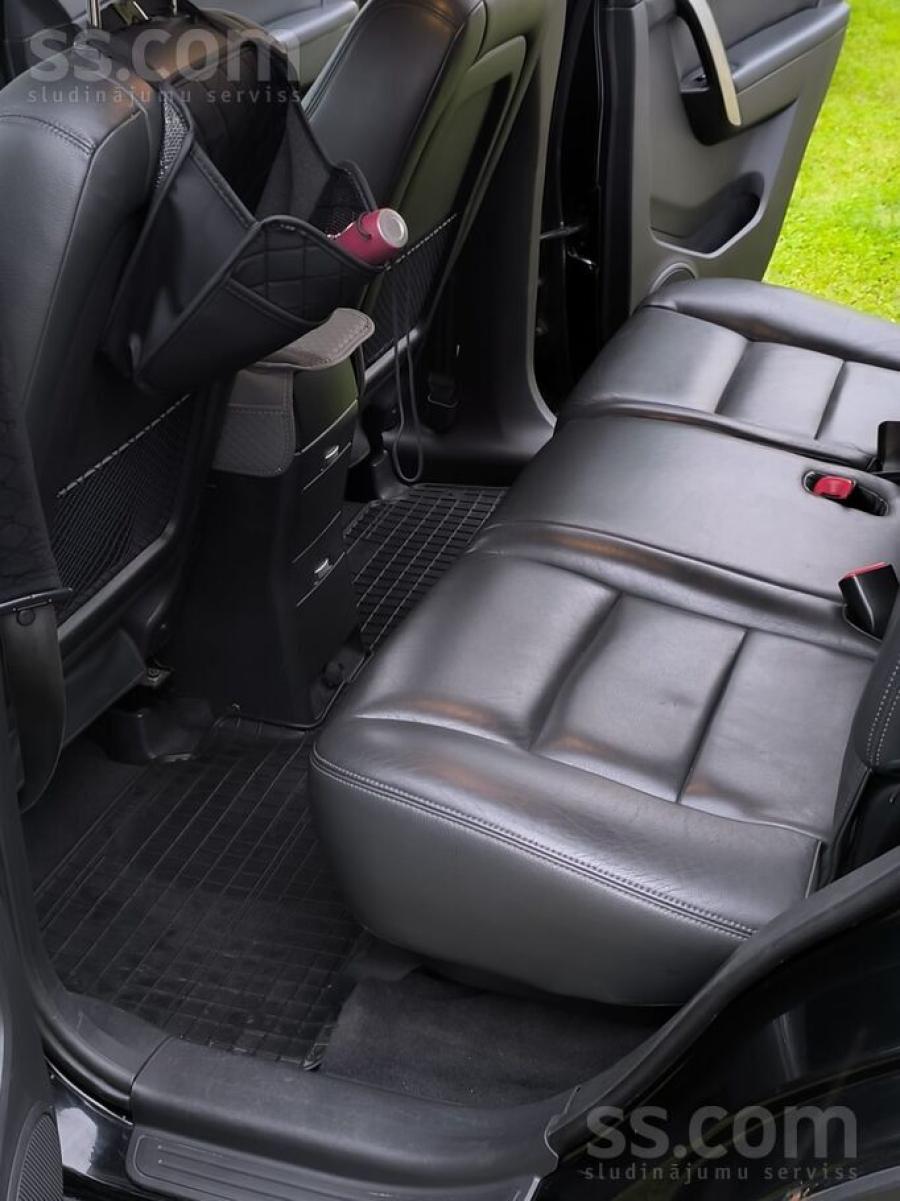 Black Chevrolet Captiva 2008 in Riga, with an engine capacity of 2.00 L and mileage of 302 thousand km for 4100 €, photo 7 on AUTOMOTO.COM.LV